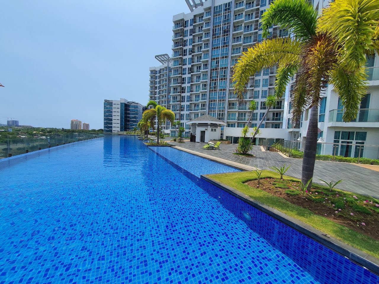 Executive Studio @ 8 Newtown Boulevard Condominium, The Mactan Newtown ...