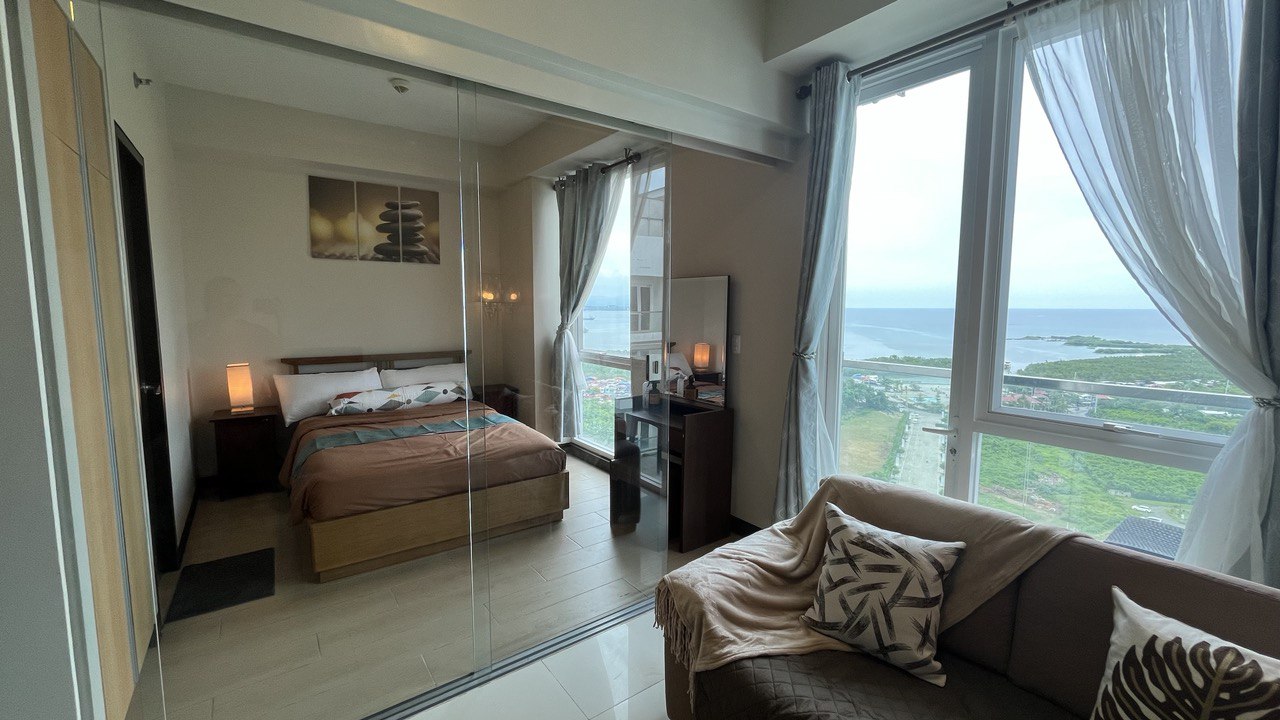 Executive Studio @ 8 Newtown Boulevard Condominium, The Mactan Newtown ...